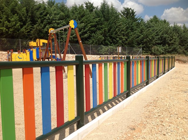 Vallas Metalica De Colores Homologada Para Parques Infantiles - Vallas ...